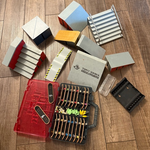 Tech Deck | Toys | Tech Deck Tony Hawk Skate Park Set With 2 Skate ...